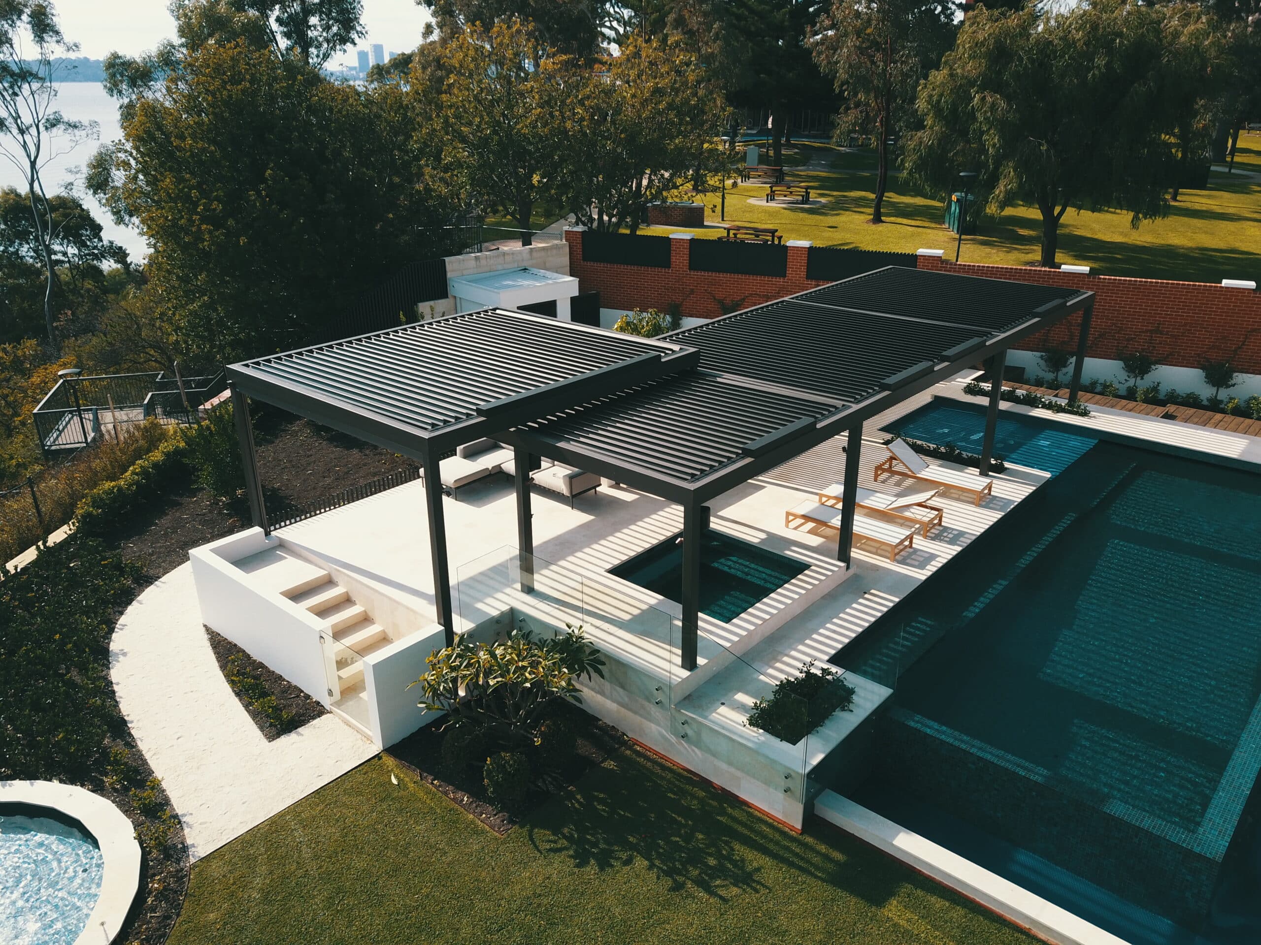 Sun Deck - Louvretec