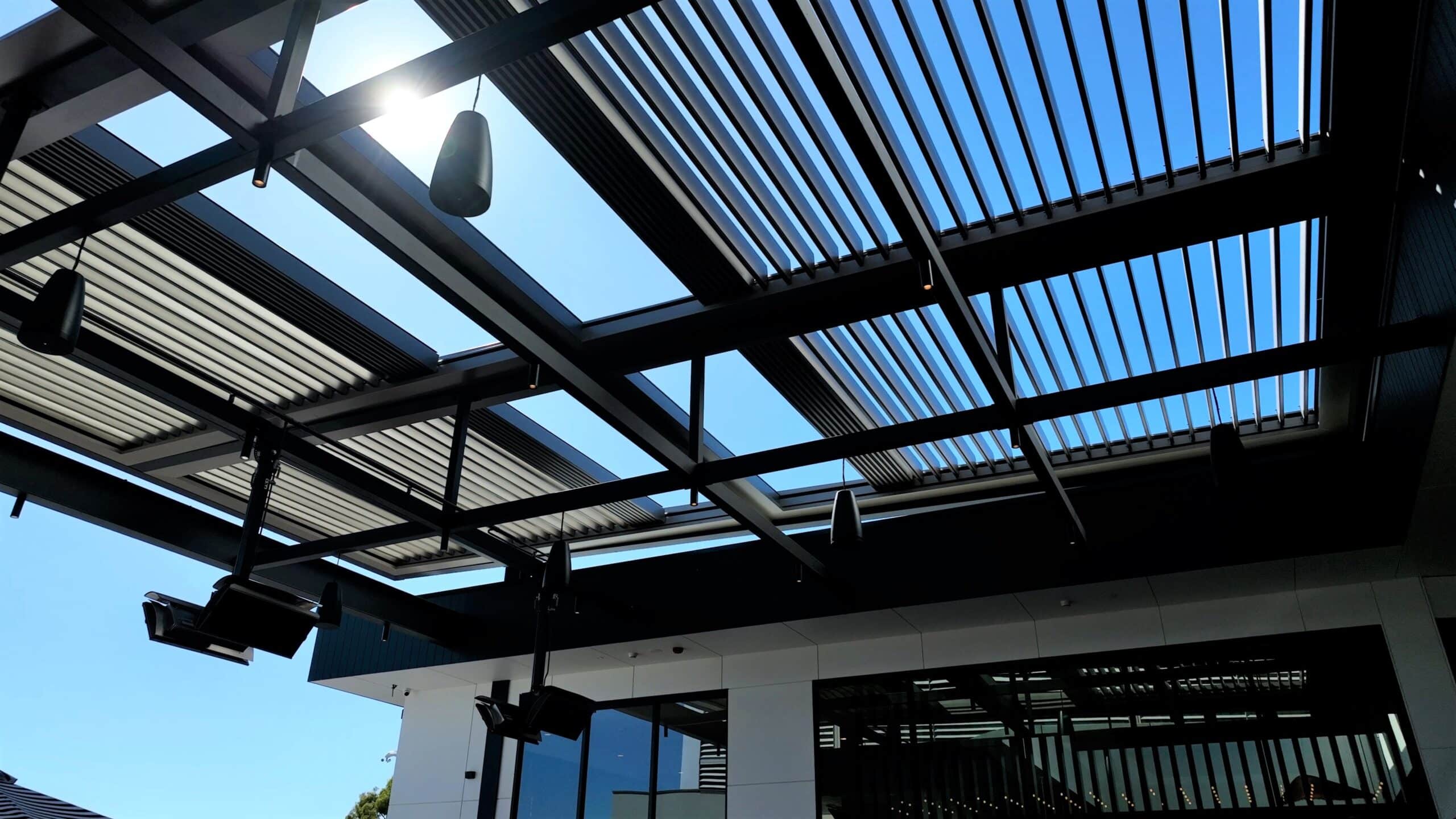 Retract Opening Roof - Louvretec